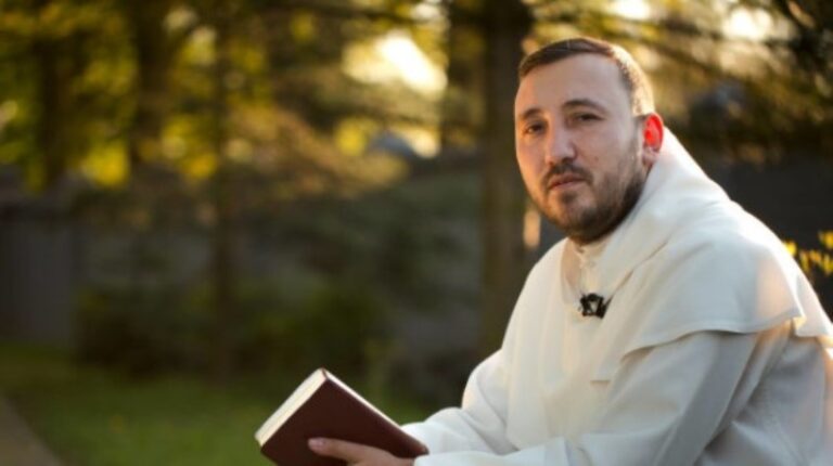 Padre Spirituale Significato: Guida Spirituale nella Fede Cristiana